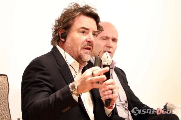 [포토] 질의에 답하는 존 지젤만 익스피디아 브랜드 대표이사