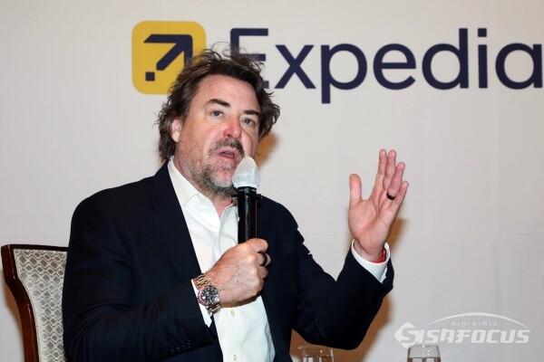 [포토] 질의에 답하는 존 지젤만 익스피디아 브랜드 대표이사